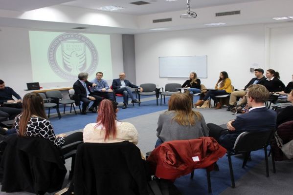 OKRUGLI STO I DISKUSIJA SA AMBASADOROM EDWARDOM FERGUSONOM NA SSST-U ...